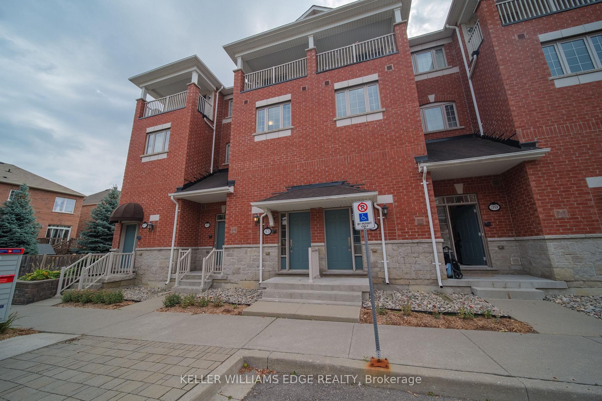43 Ormerod Lane, Richmond Hill | For Sale @ $699,999 | Condos.ca