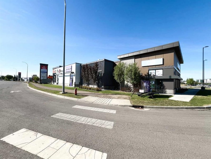 101 - 1751 Strachan Road SE, Medicine Hat AB - For Lease | HonestDoor