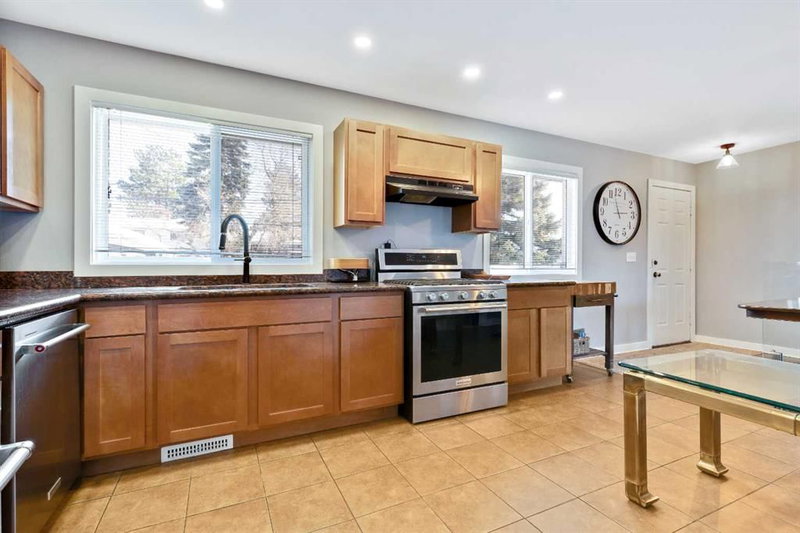 70 Fairview Crescent SE, Calgary AB - For Sale | HonestDoor