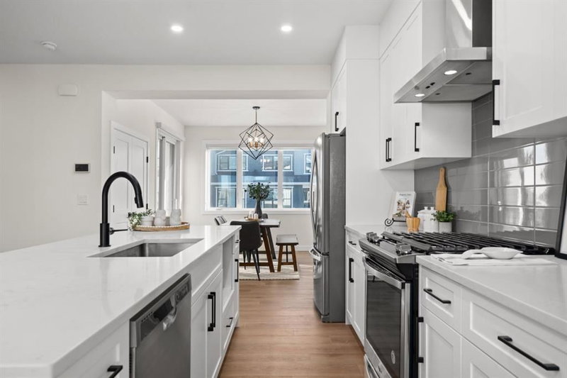104 Crestridge Common SW, Calgary AB - For Sale | HonestDoor