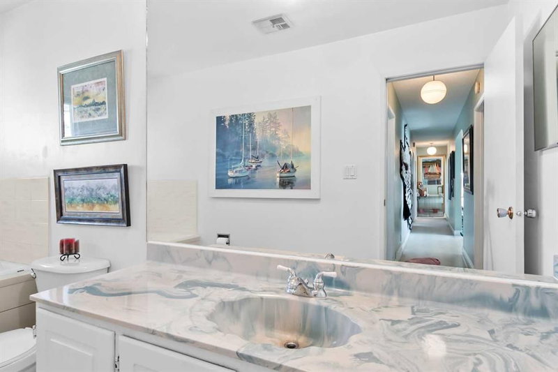 1044 West Chestermere Dr Cul-du-sac, Chestermere AB - For Sale | HonestDoor