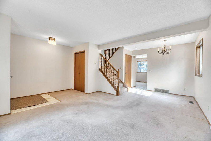 56 Cedarwood Hill SW, Calgary AB - For Sale | HonestDoor
